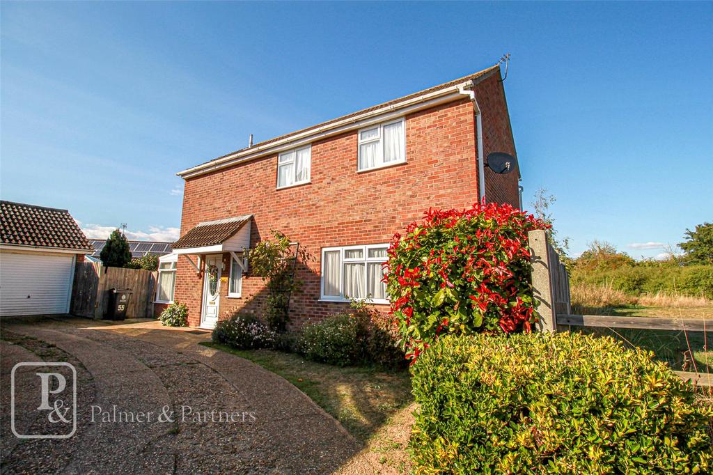 Dorking Crescent, Clacton-on-Sea... 4 bed detached house - £300,000