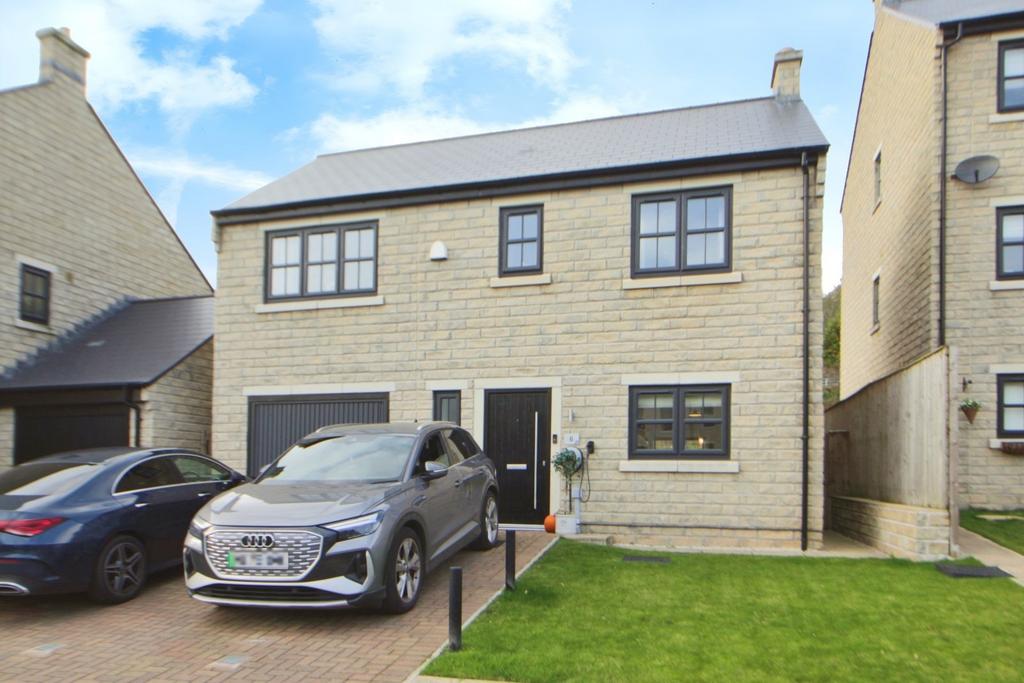 Hawkshead Road, Derbyshire SK13 3 bed detached house - £425,000