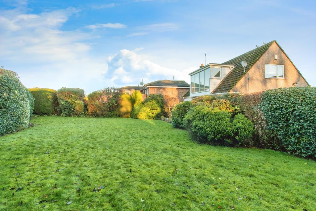 The Roundway, Leeds LS27 4 bed detached house - £410,000