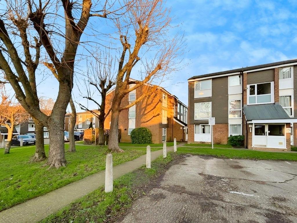 Cuffley Court, Hemel Hempstead HP2 1 bed flat for sale - £110,000