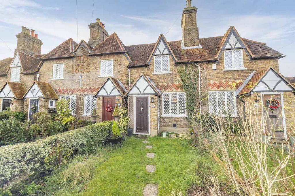 Hill Farm Road, Taplow SL6 2 bed cottage - £450,000
