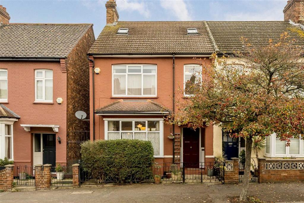 Bramshot Avenue, London SE7 3 bed semi-detached house - £725,000