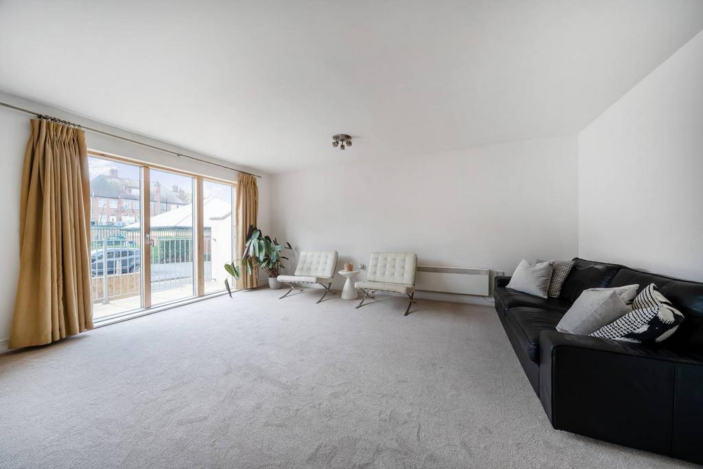 Sovereign Place, Harrow, HA1 2 bed flat - £400,000