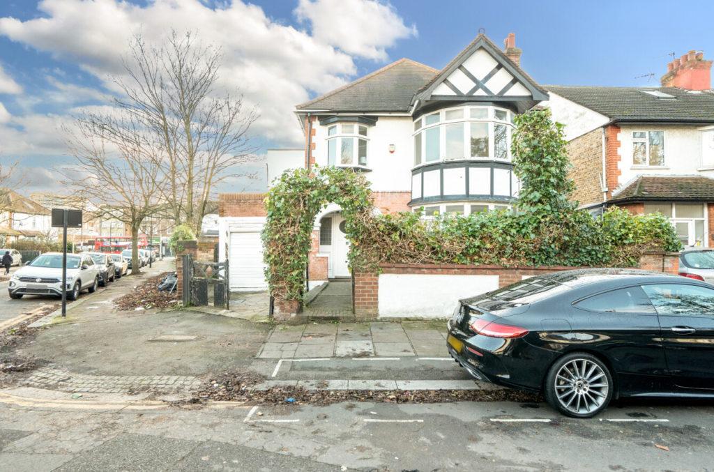 Gunnersbury Crescent, Acton Town, W3 4 bed detached house - £1,100,000