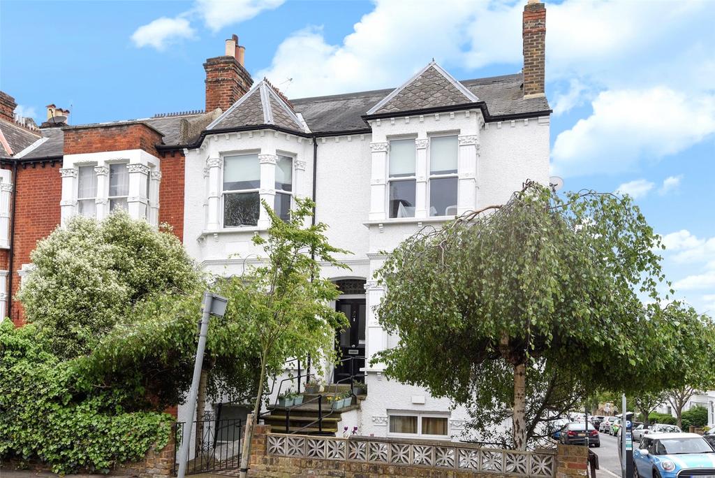Woodside, London, SW19 2 bed apartment - £575,000