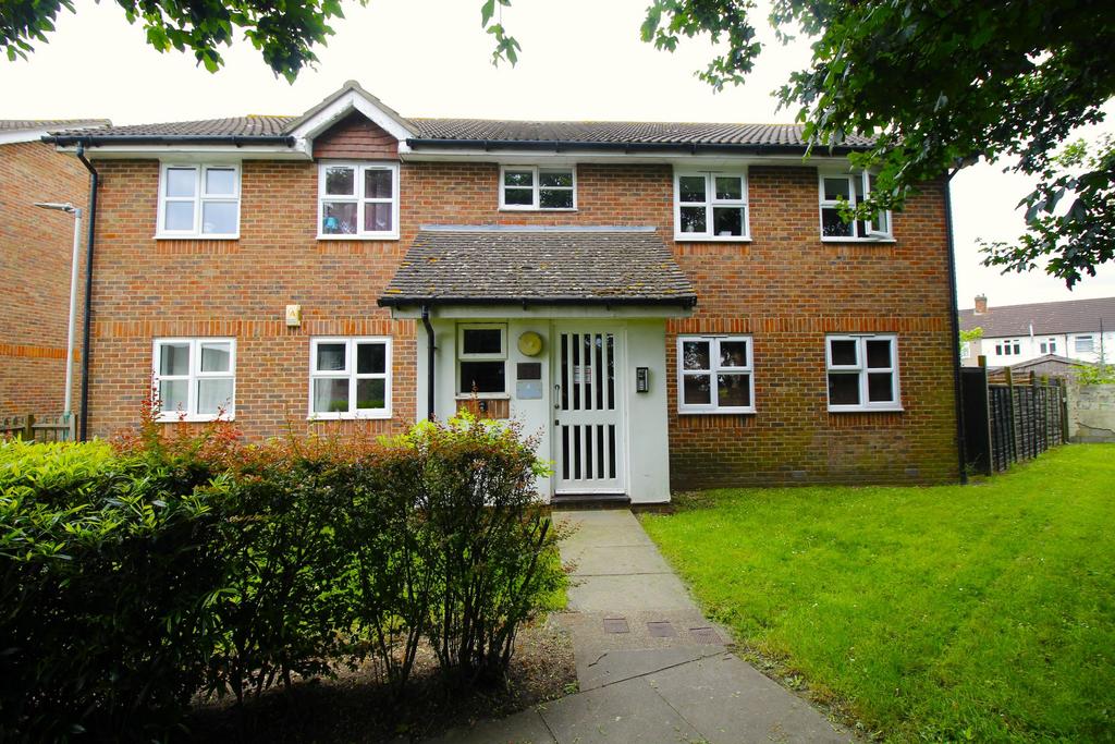 Rainham RM13 2 bed apartment to rent - £1,500 pcm (£346 pw)