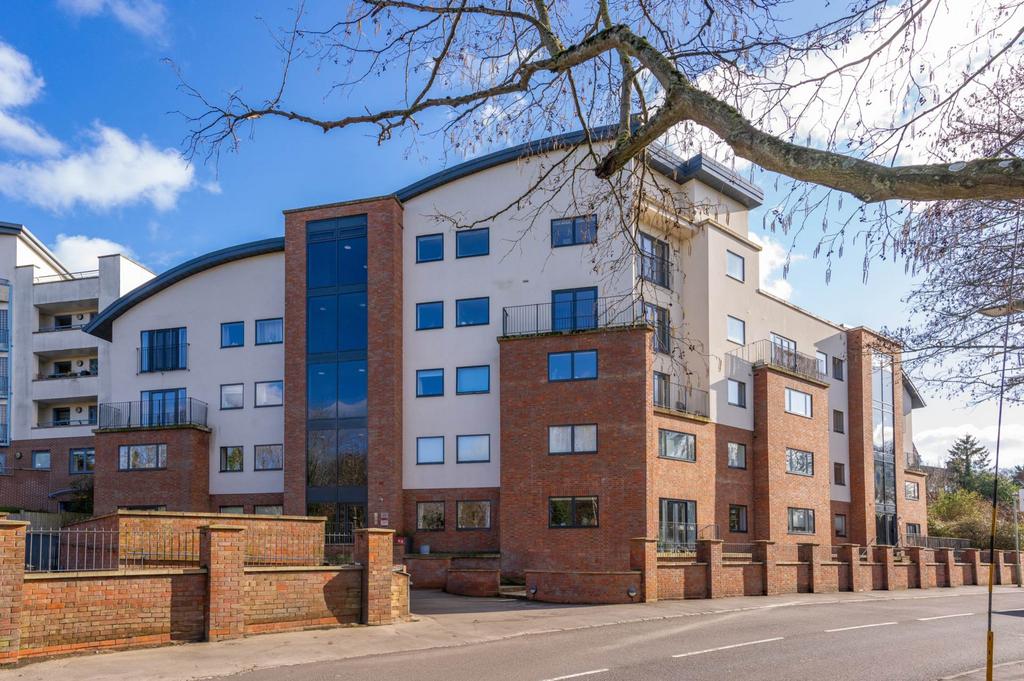 Brook Street, Tring 2 bed apartment for sale - £273,950