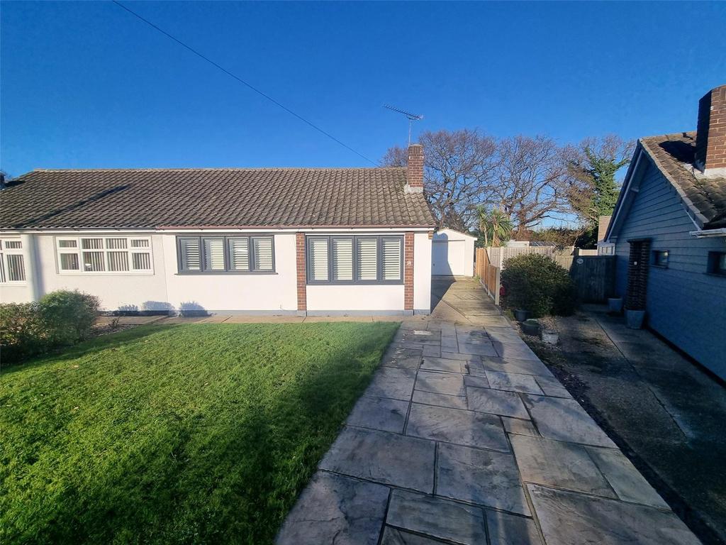 Sandown Road, Thundersley, Essex, SS7 2 bed bungalow for sale - £325,000