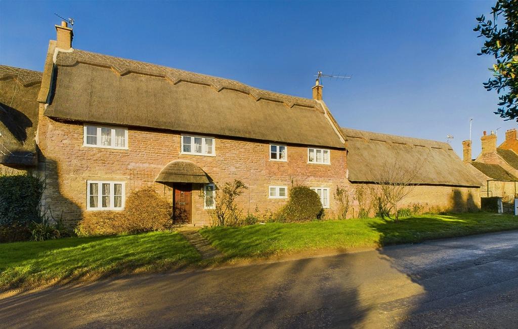 Cherry Orton Road, Peterborough PE2 3 bed cottage - £1,800 pcm (£415 pw)