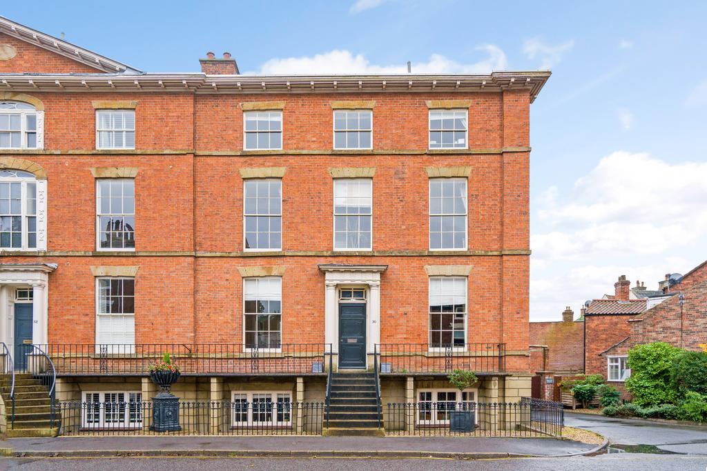 30 Bridge Street Louth LN11 0DP 6 bed townhouse for sale - £580,000