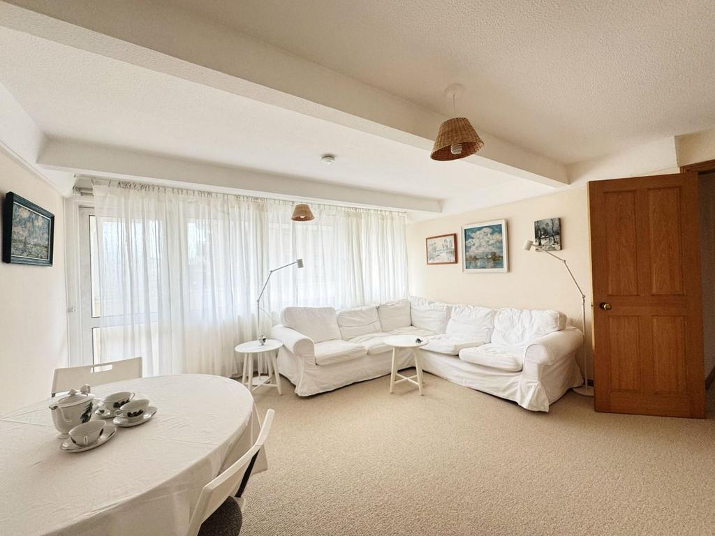 Burghley Tower, Trinity Way, W3 2 bed flat - £1,998 pcm (£461 pw)