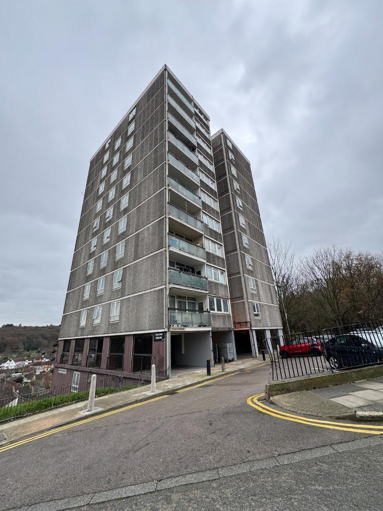 Galena House, Grosmont Road... 2 bed apartment - £175,000
