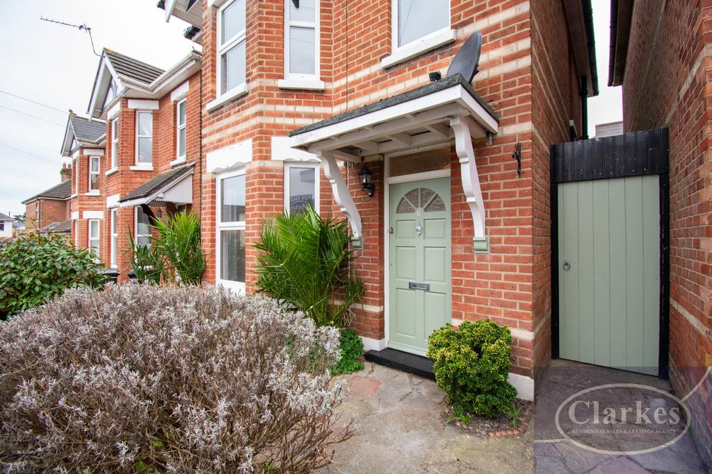 Benmore Road, Winton, Bournemouth... 2 bed house - £325,000