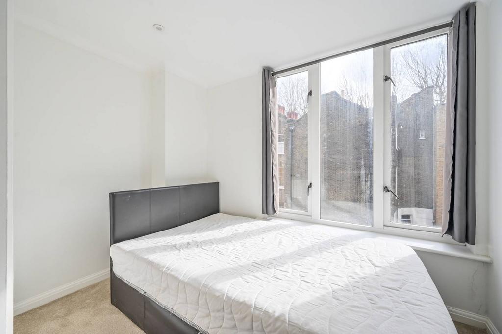 Knighten Street, Wapping, London, E1W 2 bed maisonette - £2,882 pcm (£ ...