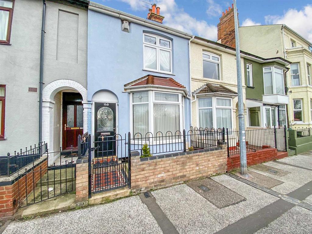 Denmark Road, Lowestoft, Suffolk, NR32 3 bed terraced house - £170,000