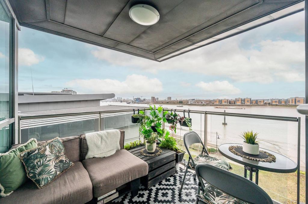 Building 50, Woolwich Riverside... 2 bed flat - £550,000