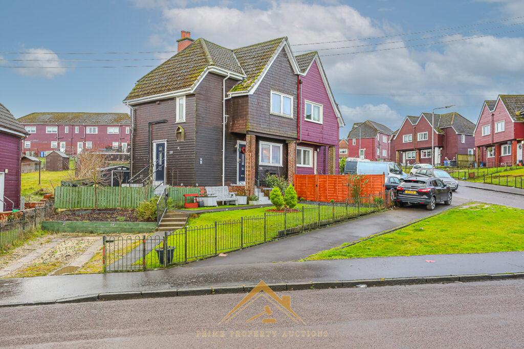 Bellfield Road, Lanark ML11 2 bed semi-detached house - £65,000