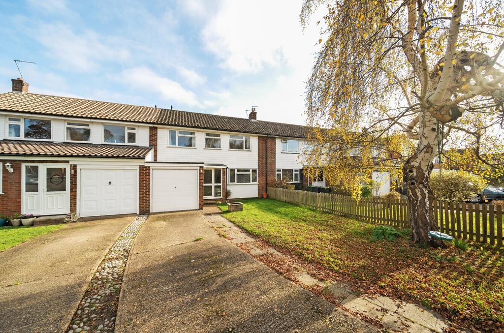 Mary Mcarthur Place, Stansted CM24 3 bed terraced house for sale - £450,000