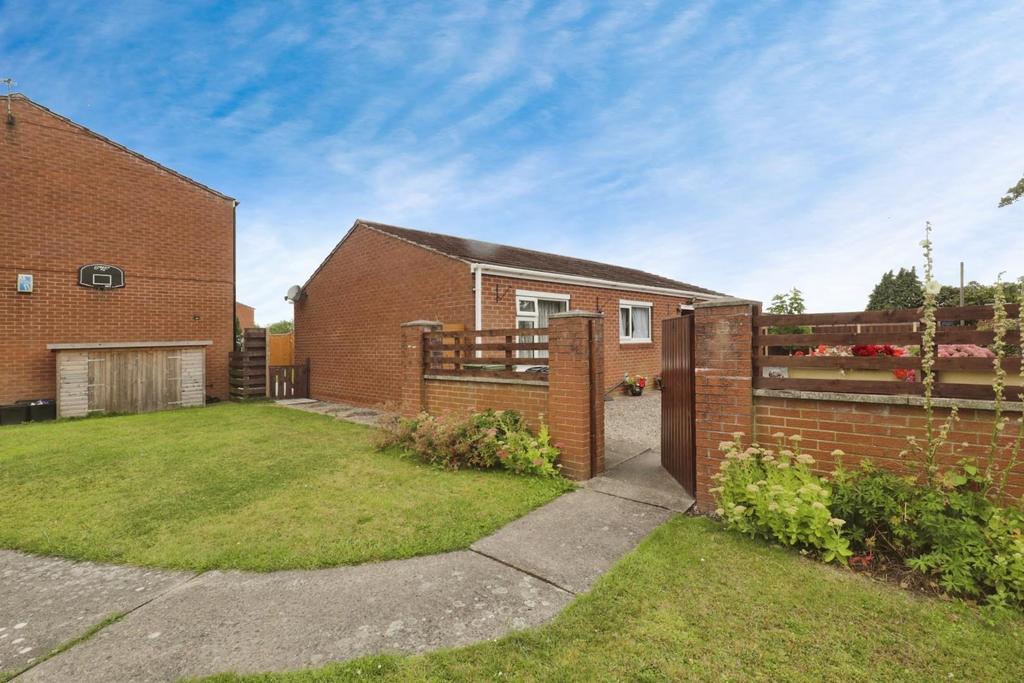 De Mowbray Court, Askham Richard... 3 bed detached bungalow - £340,000