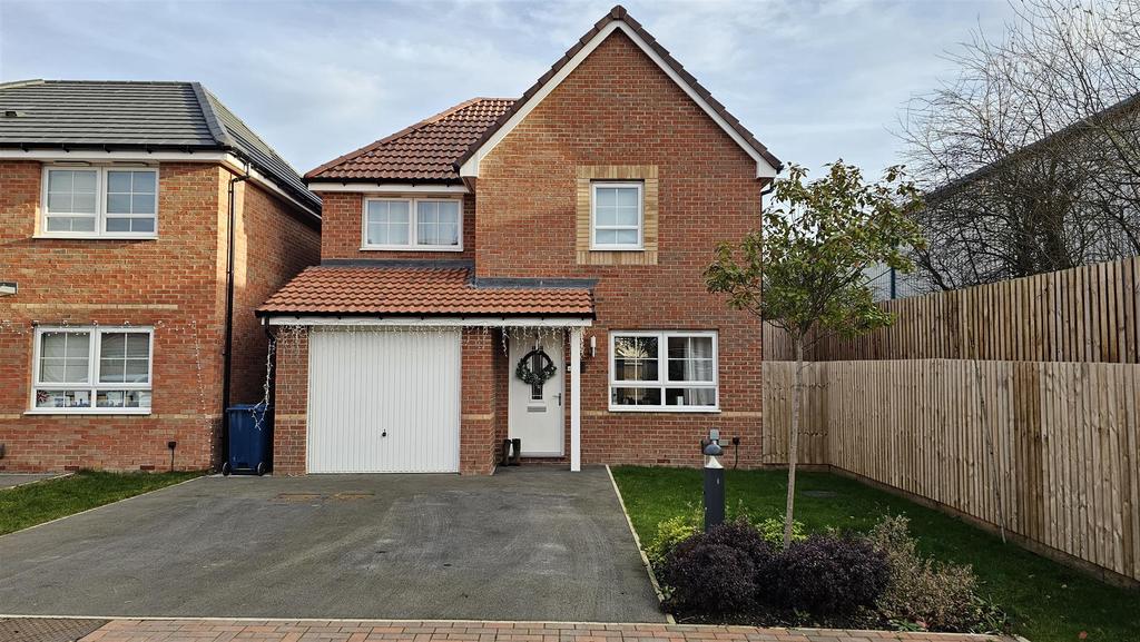 Ward Road, Bingham 3 bed detached house - £1,750 pcm (£404 pw)