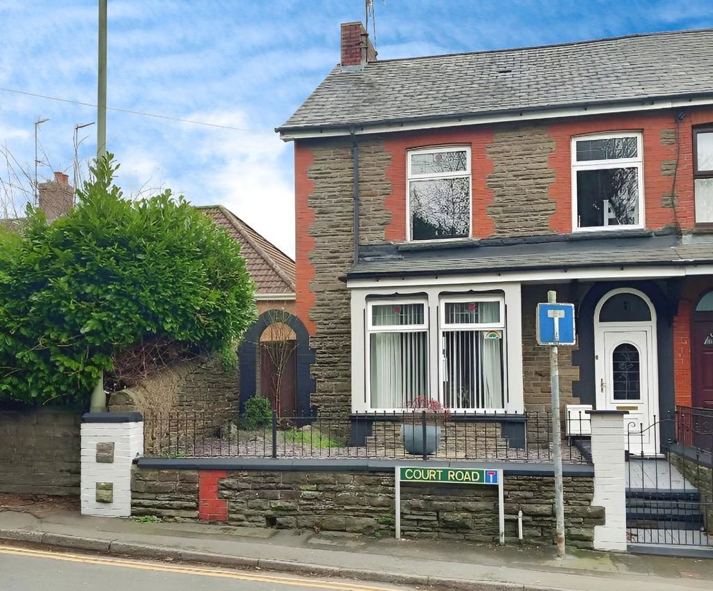 Court Road South, Caerphilly, CF83 2QW 3 bed semi-detached house - £280,000