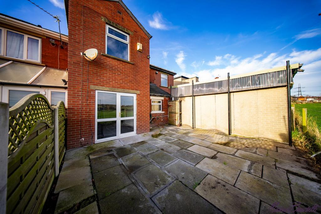 Hunsworth Lane, Cleckheaton BD19 5 bed semi-detached house for sale - £ ...