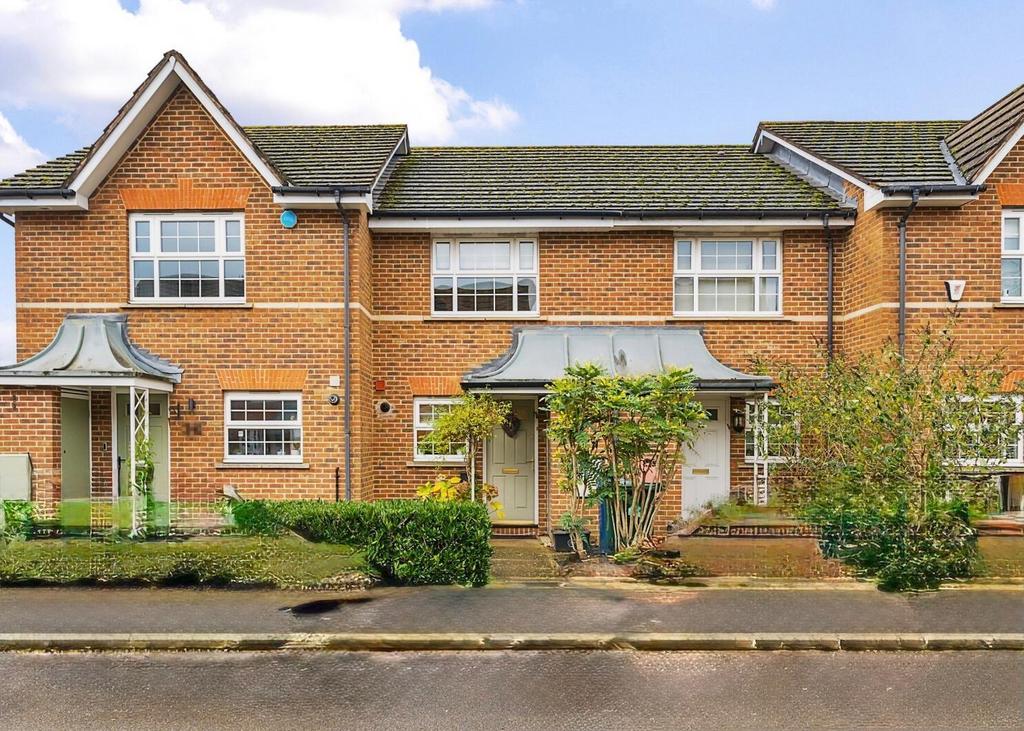 Colenso Drive, Mill Hill, NW7 2 bed house - £625,000