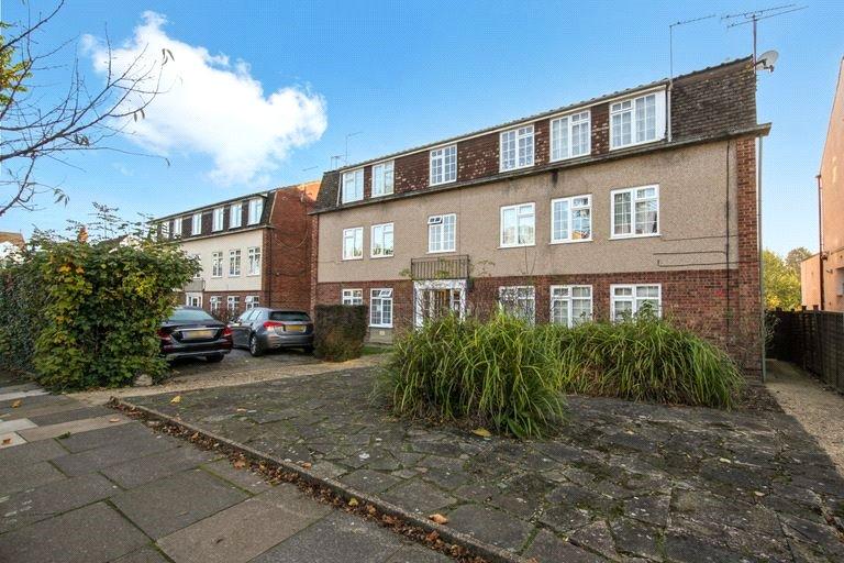 Chase Court Gardens, Enfield EN2 Studio - £215,000