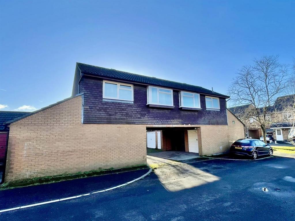 Warbler Close, Poole BH16 2 bed apartment for sale - £209,950