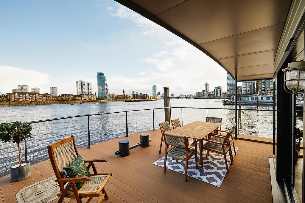 Cheyne Walk, Chelsea, SW10 2 bed houseboat to rent - £7,800 pcm (£1,800 pw)