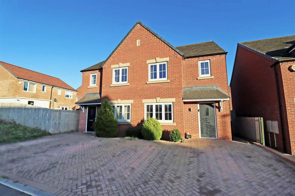 Tangmere Road, Yarm, TS15 9GF 3 bed semi-detached house - £225,000