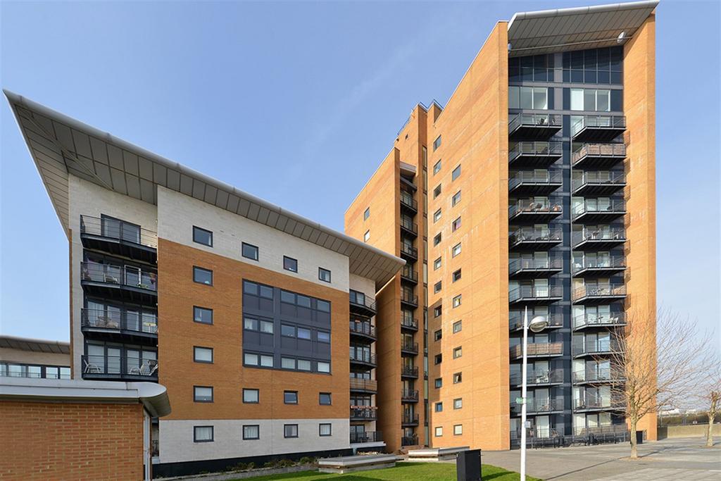 Sunderland Point, E16 2 bed apartment - £1,900 pcm (£438 pw)