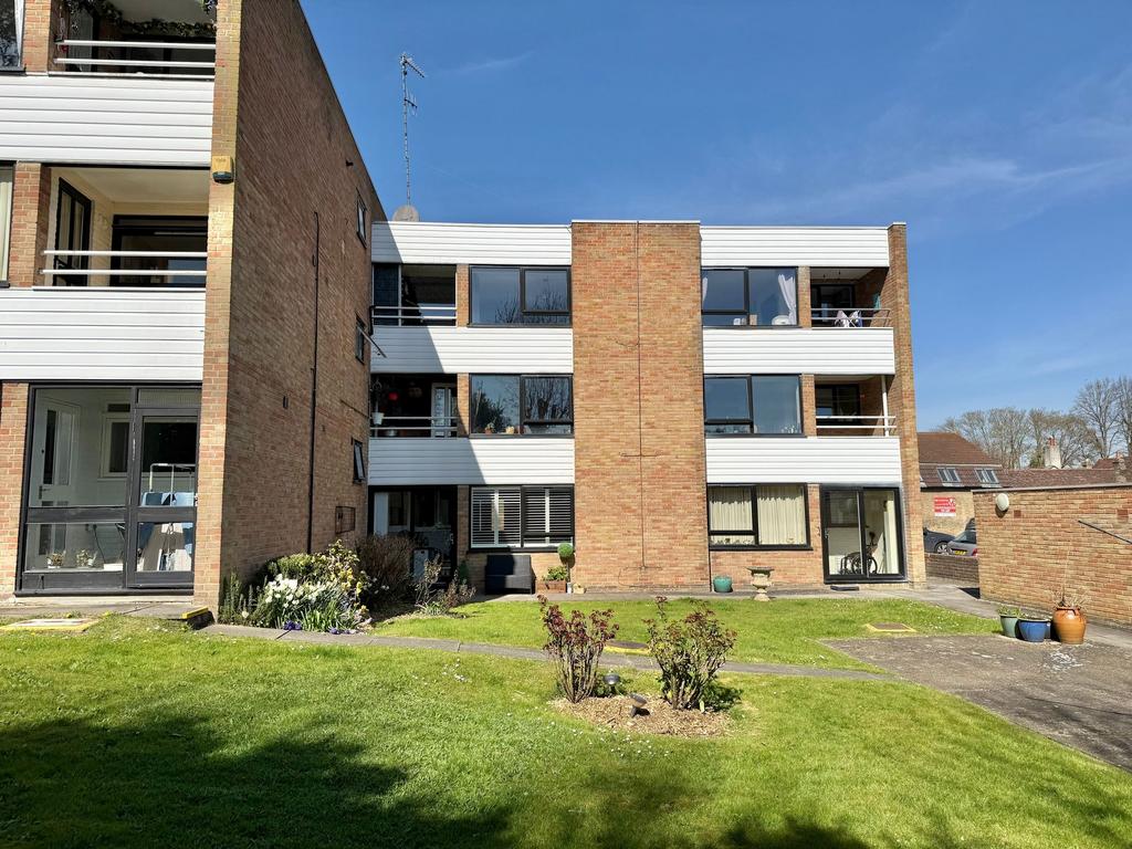 Hoe Lane, Ware SG12 2 bed apartment for sale - £315,000
