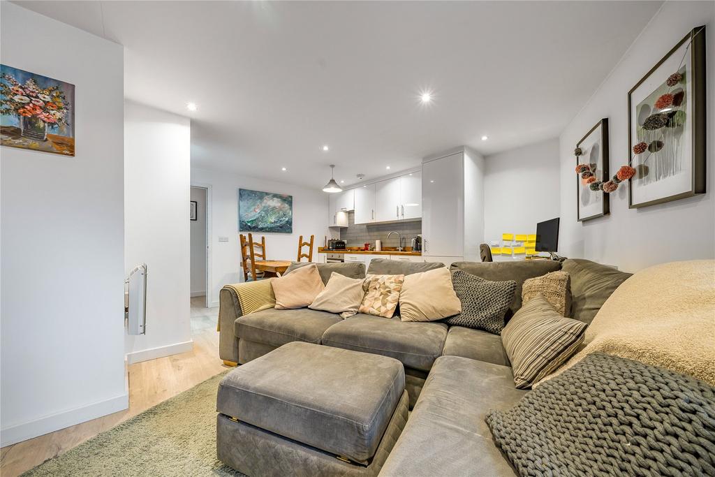 Olympian Heights, Woking GU22 1 bed flat - £225,000