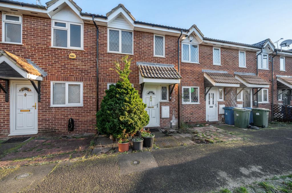 Radcliffe Way, Bracknell RG42 2 bed terraced house - £290,000