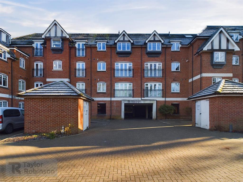 Northgate, Crawley 1 bed apartment for sale - £185,000