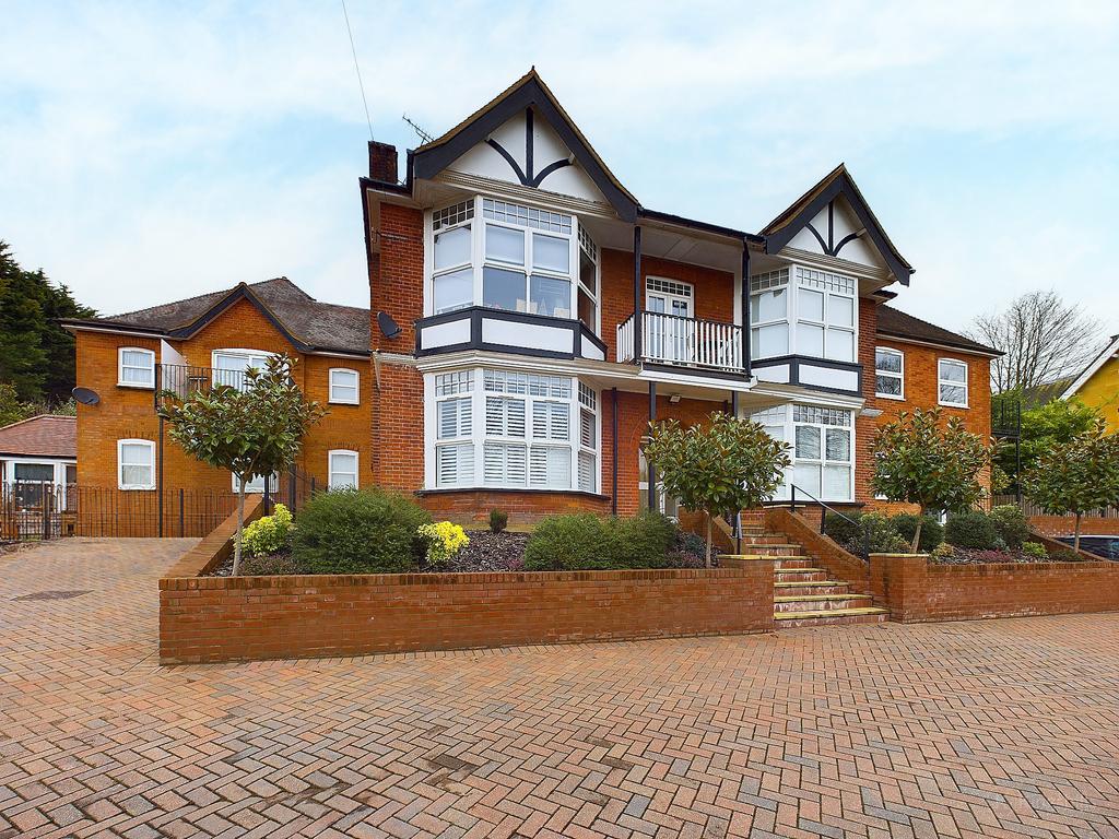 Chilworth House, Rectory Avenue 2 bed flat - £350,000