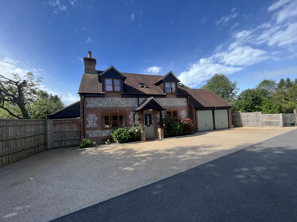 Kingston Road, Shalbourne SN8 3 bed detached house for sale - £780,000