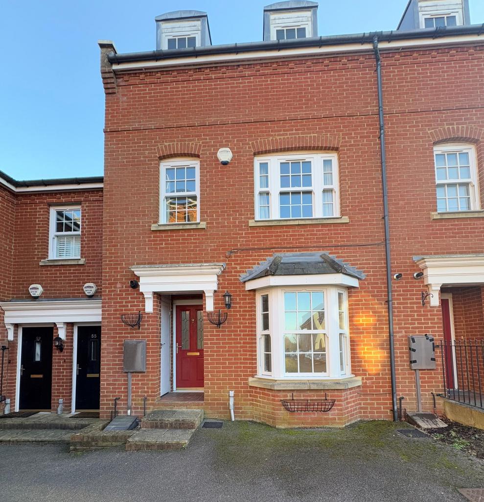 George Roche Road, Canterbury 4 bed terraced house - £1,600 pcm (£369 pw)