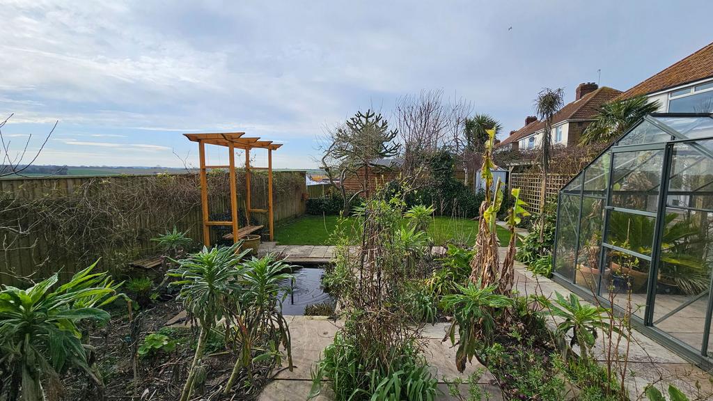 Lydia Road, Deal CT14 3 bed semi-detached house - £325,000