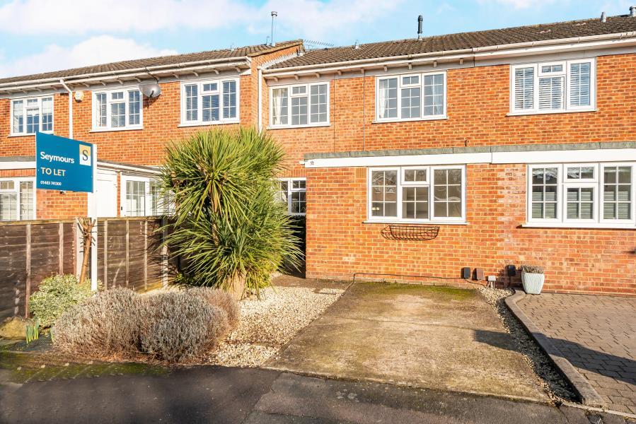 Bates Walk, Addlestone KT15 3 bed terraced house - £2,000 pcm (£462 pw)