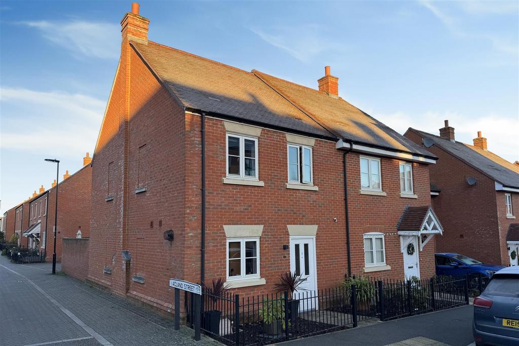 Aldershot 2 bed semi-detached house for sale - £385,000