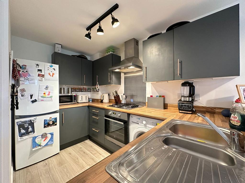 Heather Way, Wardle Brook Avnue... 4 bed terraced house - £265,000