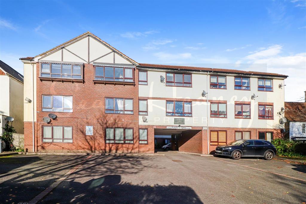Wood Street, Barnet EN5 1 bed flat - £295,000