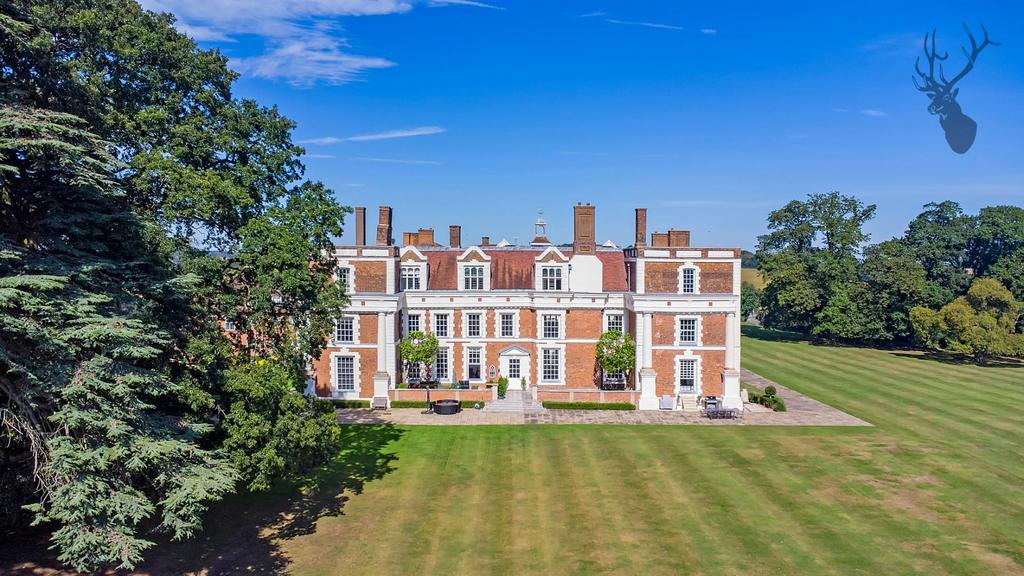 Hill Hall, Theydon Mount, Epping 3 bed apartment for sale - £800,000