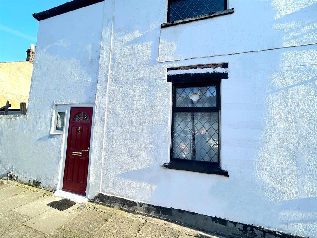 61A Sutherland Road, London N9 7QE Studio - £1,200 pcm (£277 pw)