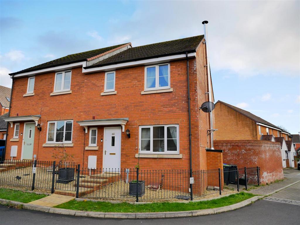 Dakota Drive, Calne 3 bed semi-detached house - £309,950