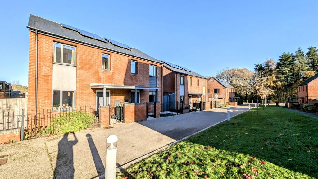 James View, Bordon GU35 2 bed end of terrace house for sale - £176,000