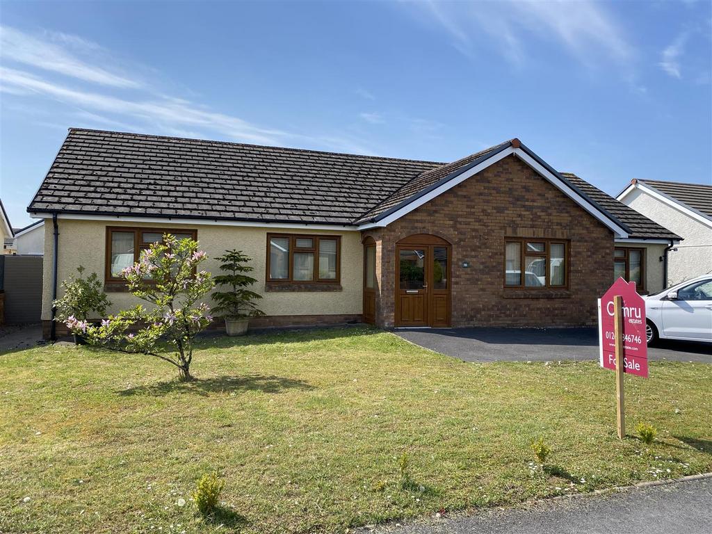 Waungoch, Upper Tumble, Llanelli 3 bed detached bungalow for sale - £ ...