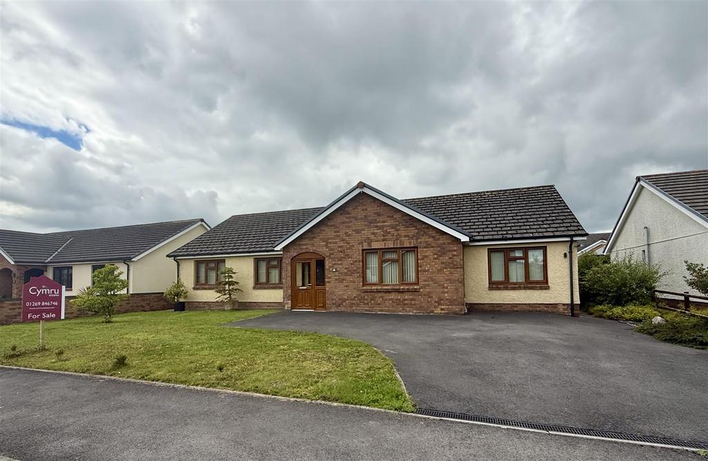 Waungoch, Upper Tumble, Llanelli 3 bed detached bungalow for sale - £ ...